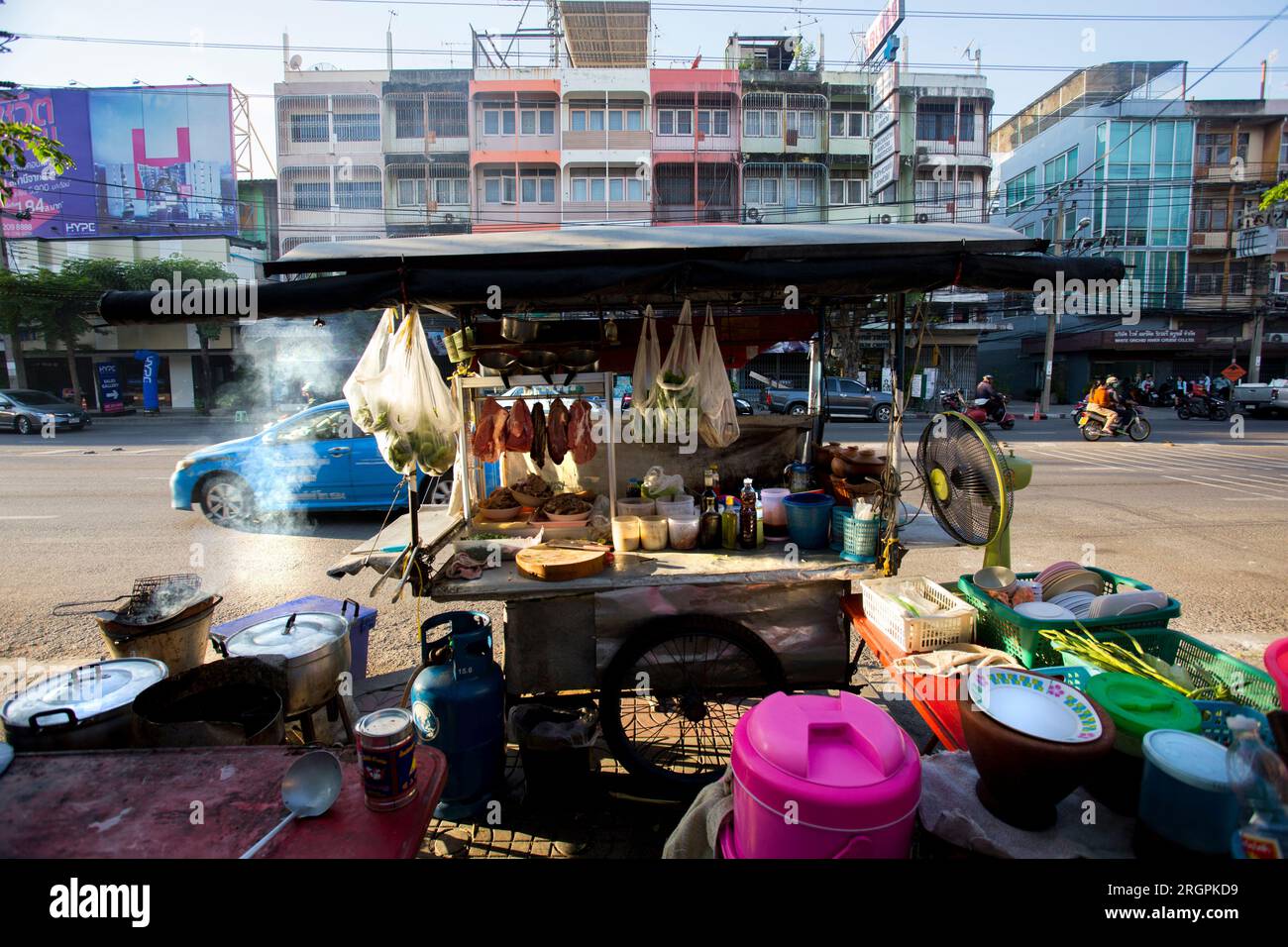 Street cooking stall on the streets of Bangkok, Thailand Stock Photo ...