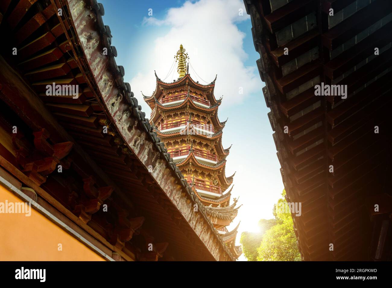 Chinese traditional temple architecture and pagoda Stock Photo - Alamy