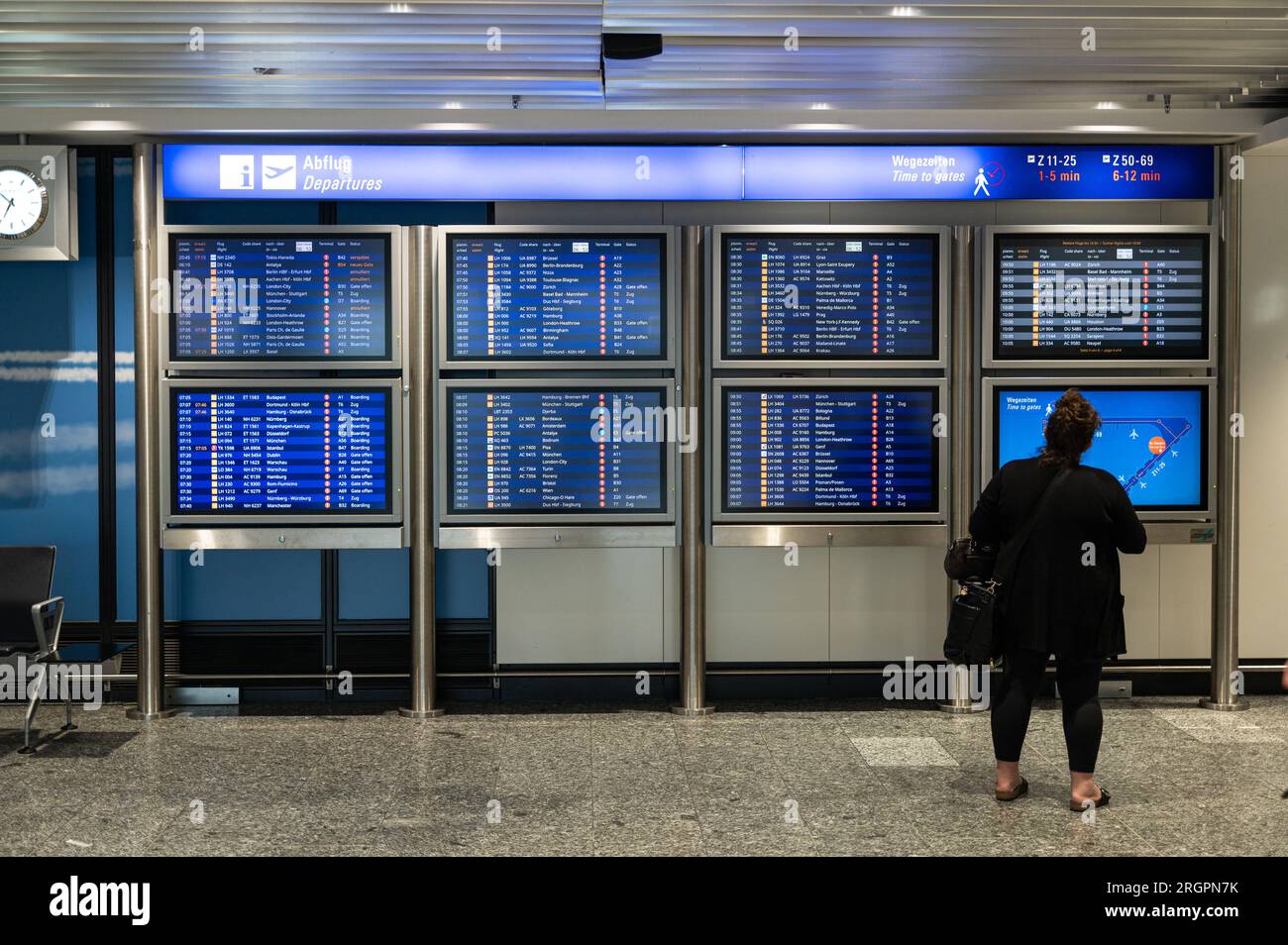 04.08.2023, Frankfurt, Hessen, Germany, Europe - Air traveller looks at ...