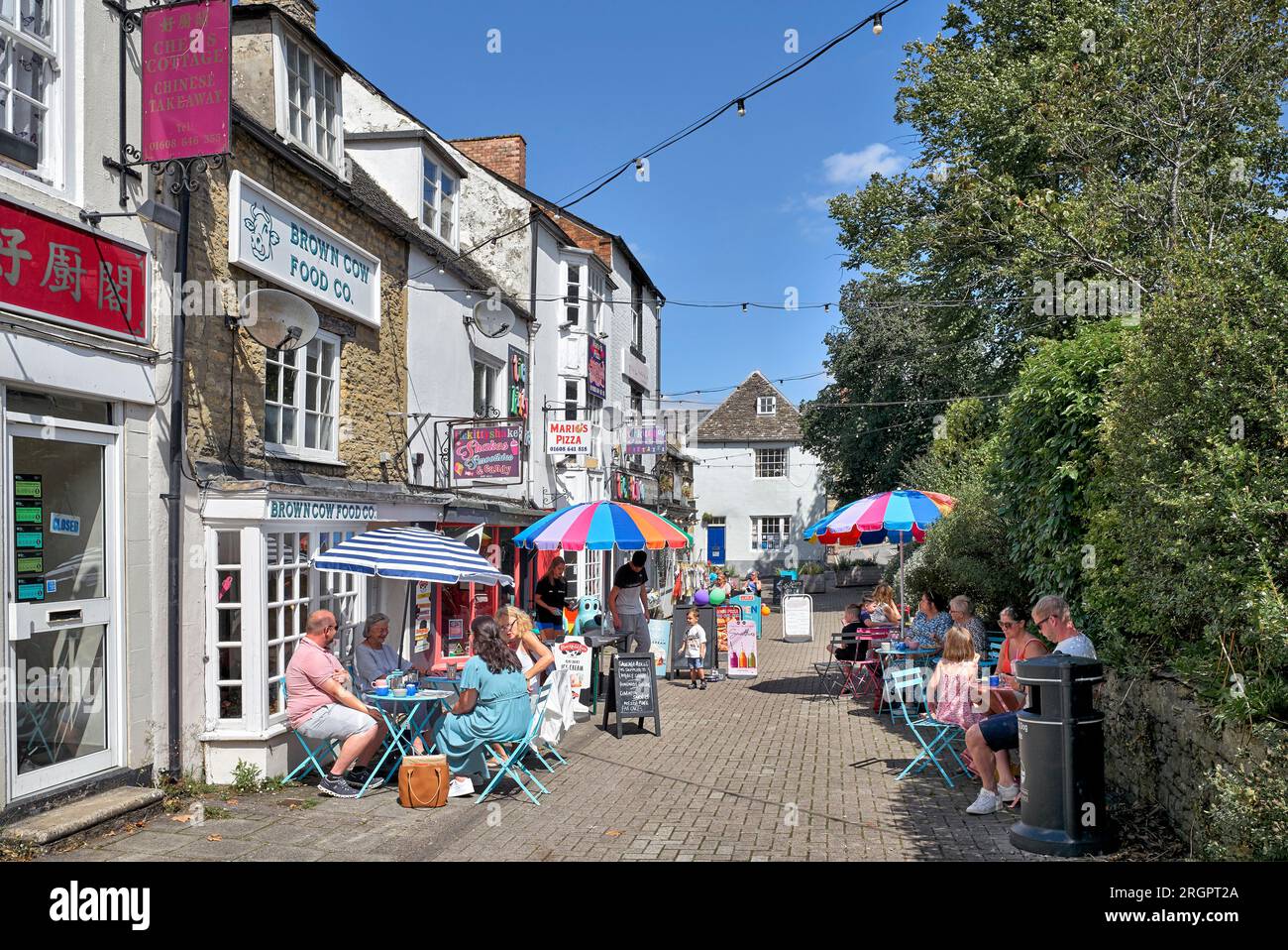 Chipping Norton shops and cafes in Middle Row with diners outside ...