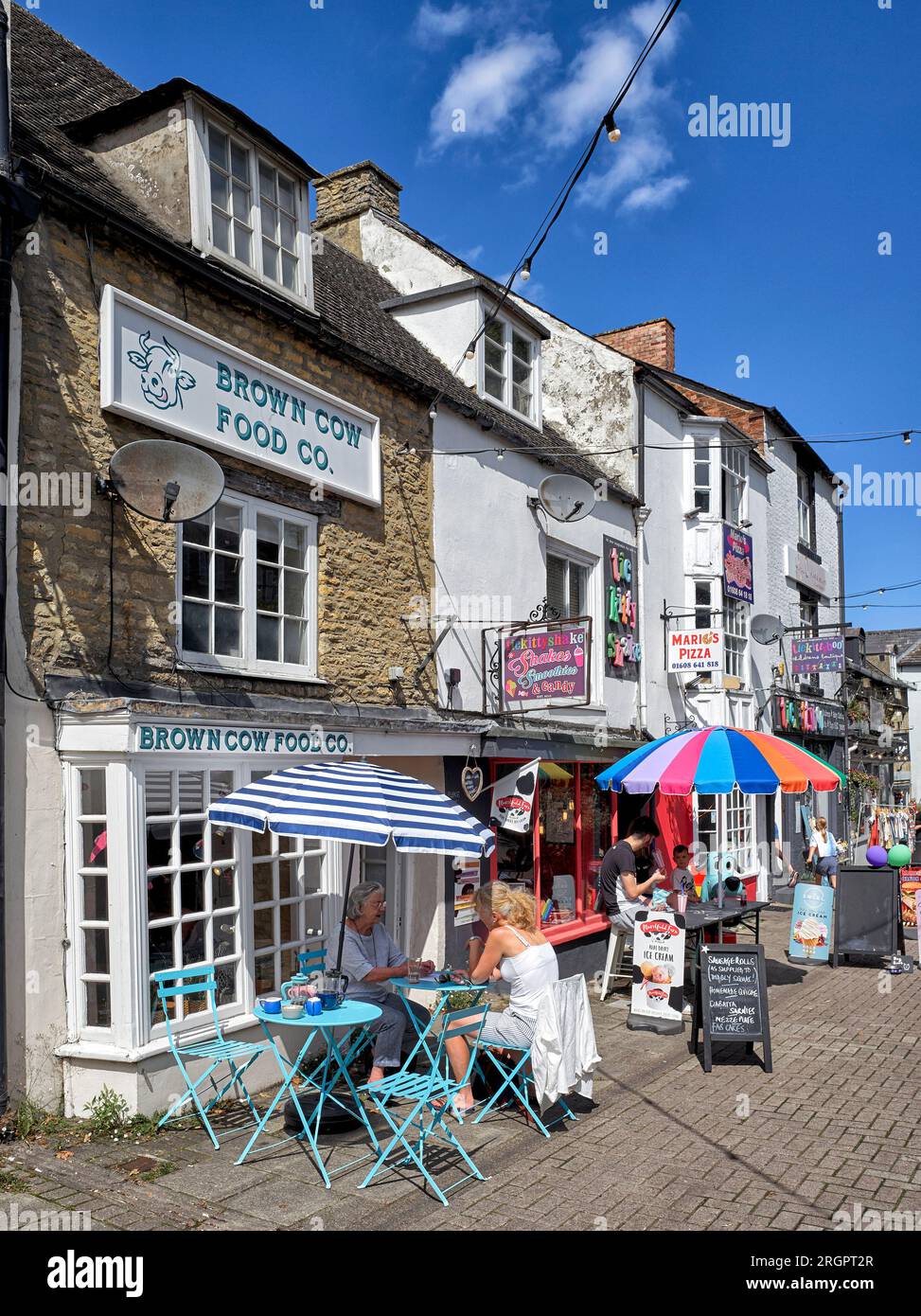 Chipping Norton shops and cafes in Middle Row with diners outside ...