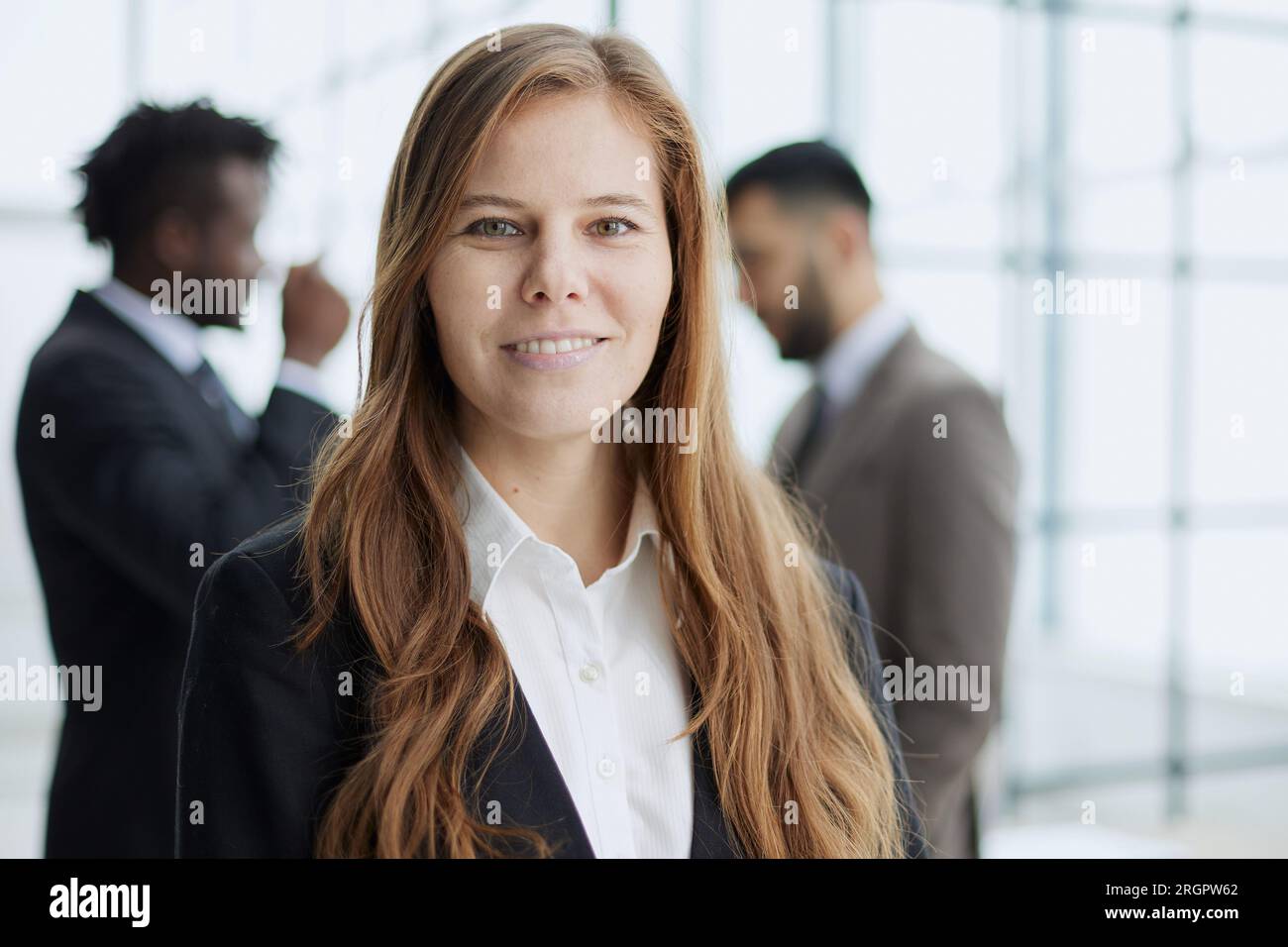 Beautiful woman looking straight ahead hi-res stock photography and ...