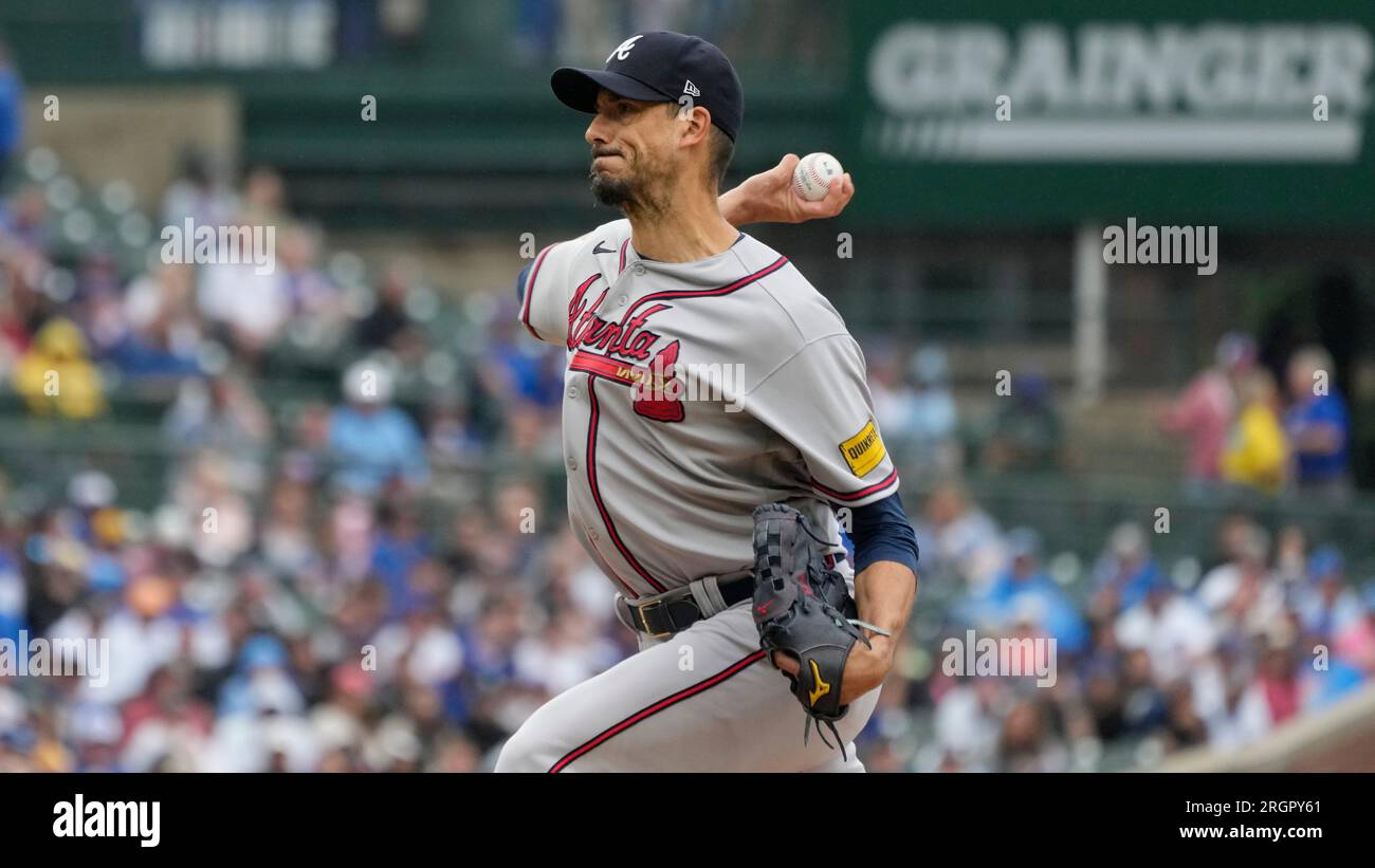 Atlanta Braves starting pitcher Charlie Morton throws against the ...