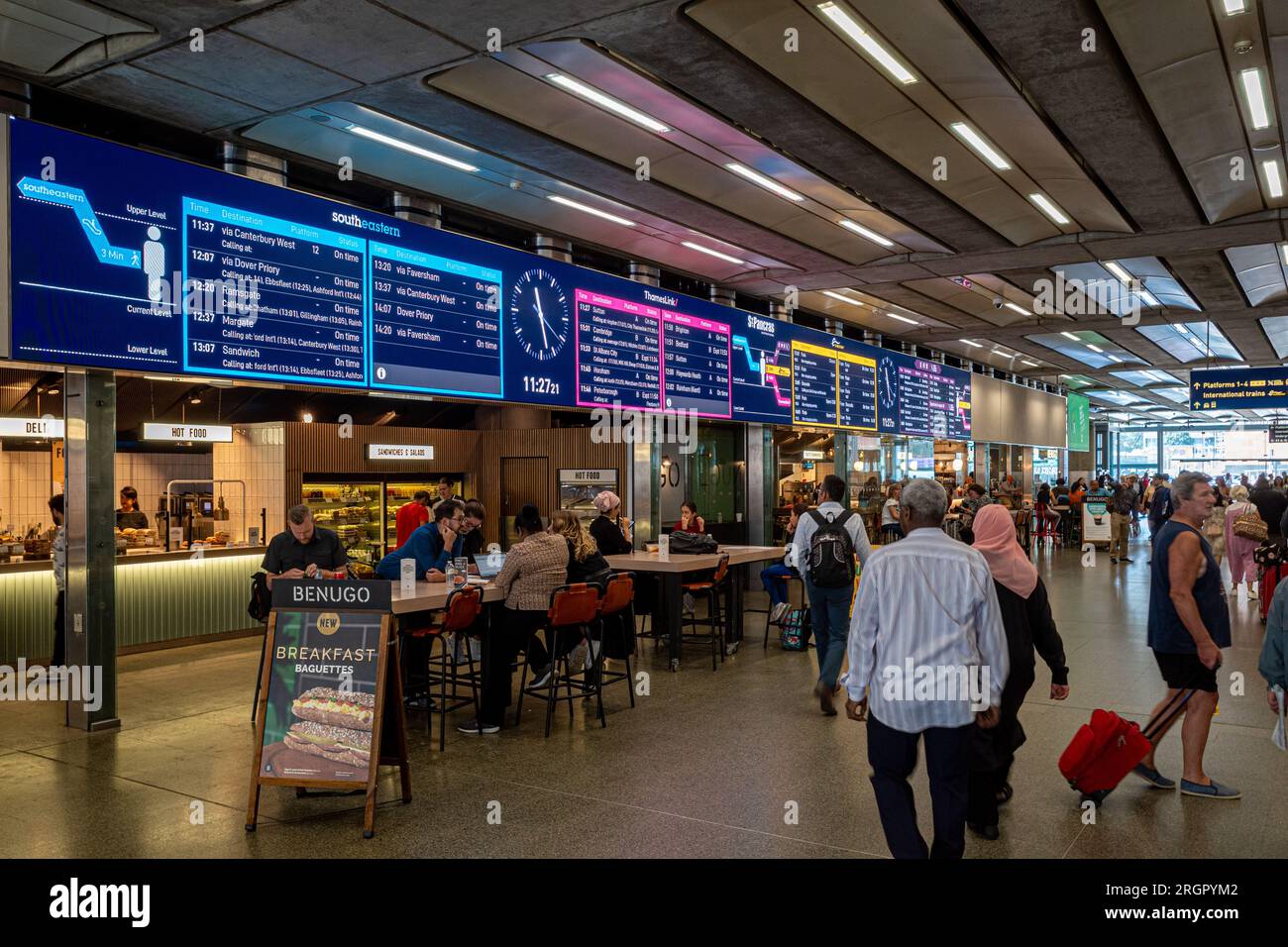 Concourse hi-res stock photography and images - Alamy