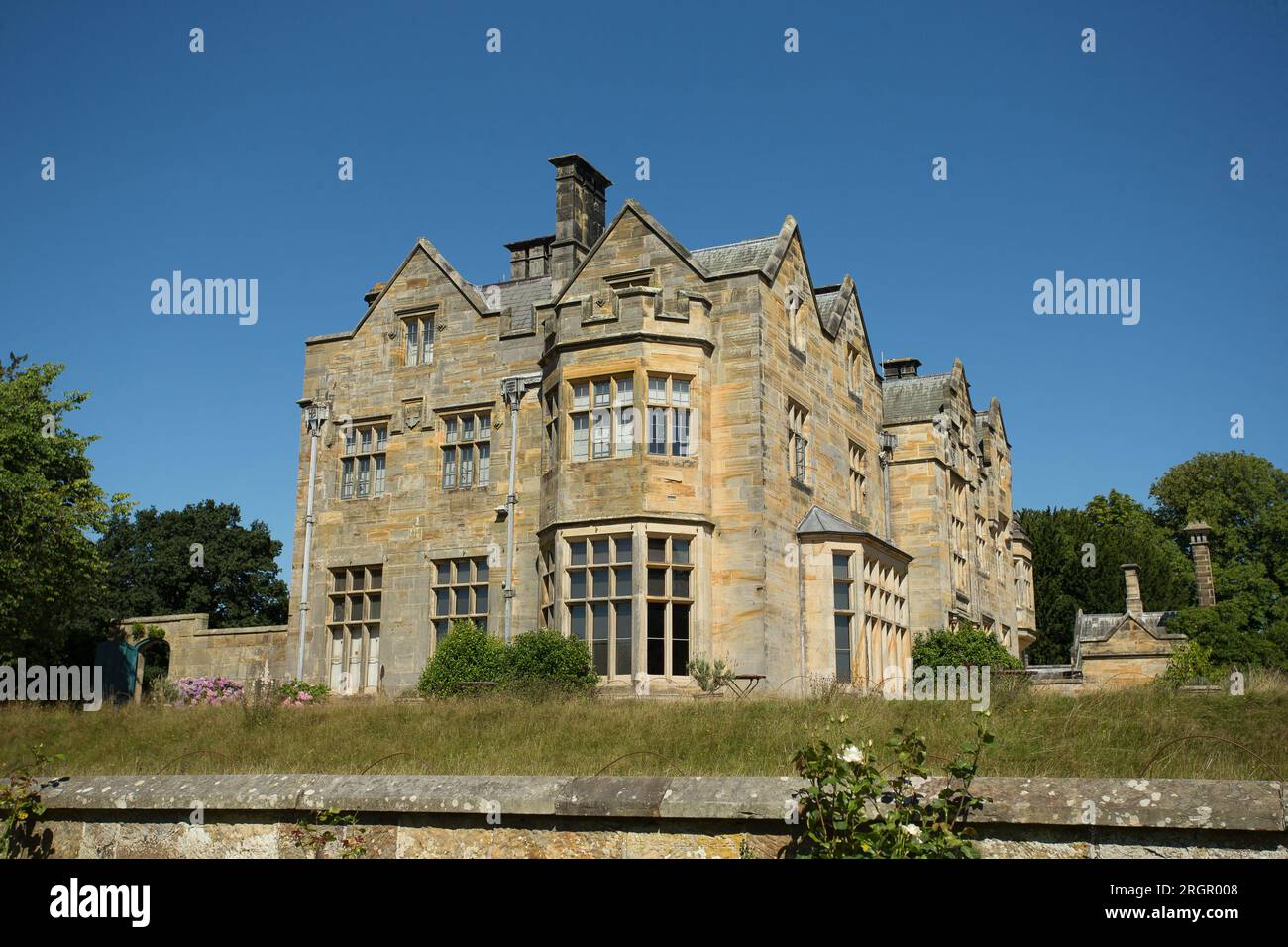 Scotney Castle House and gardens Stock Photo - Alamy
