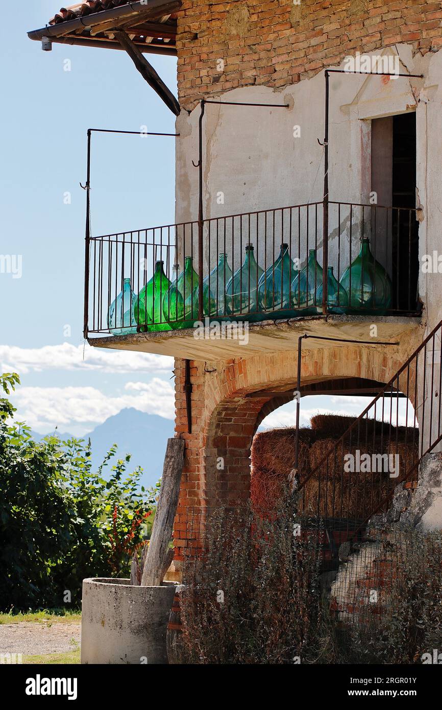 Traditional wine making hi-res stock photography and images - Alamy