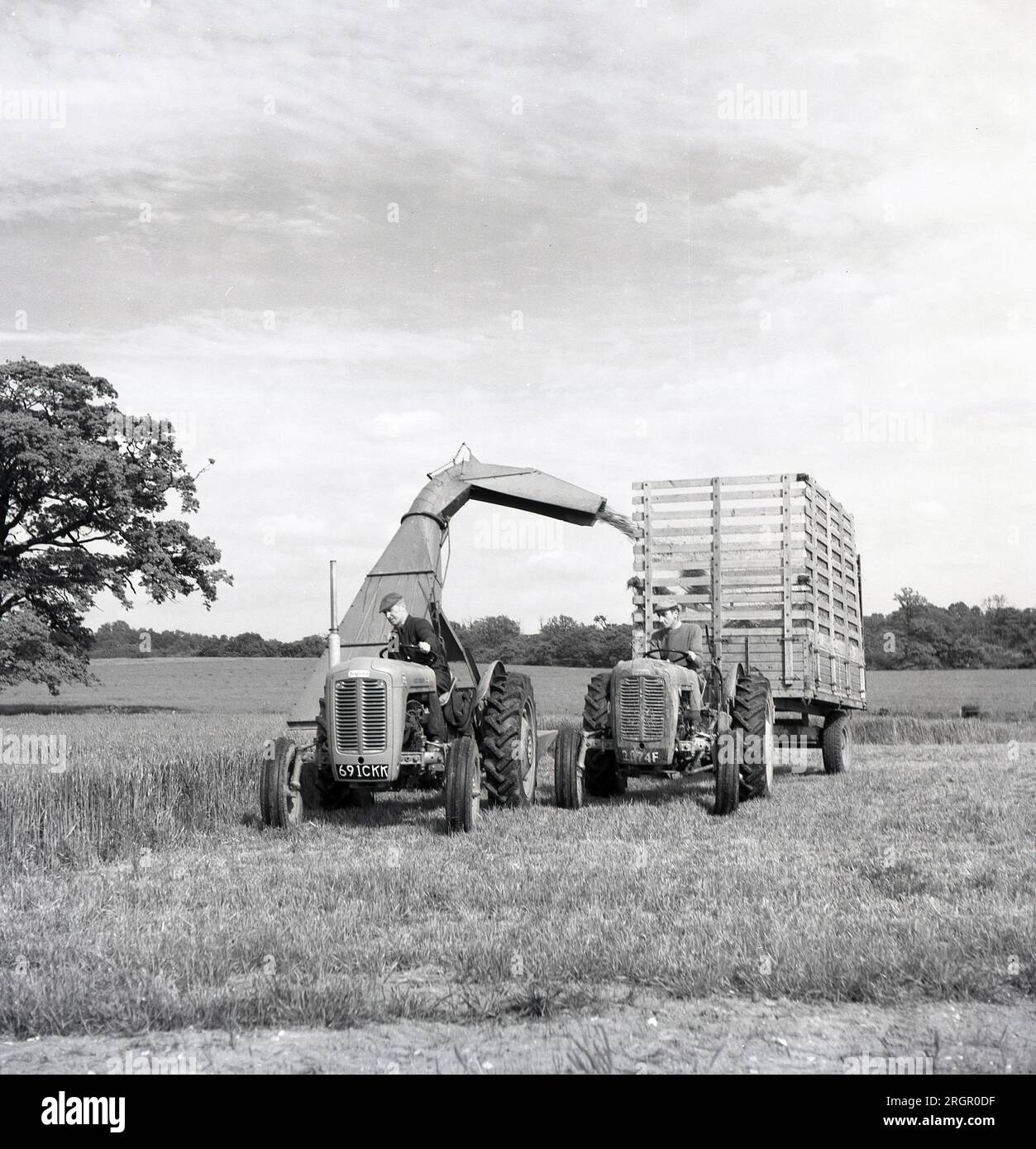 1950s era tractor hi-res stock photography and images - Alamy