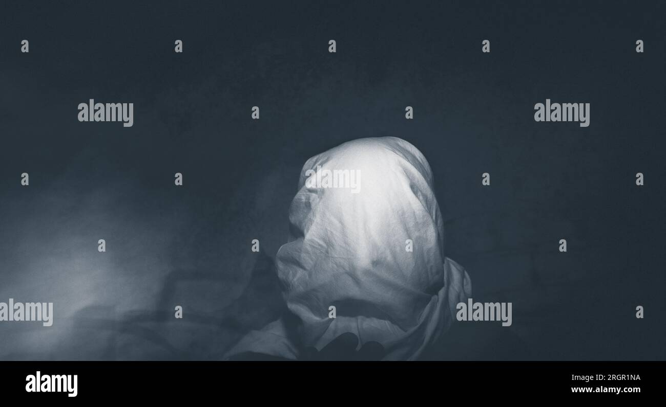 Ghost in the night hi-res stock photography and images - Alamy