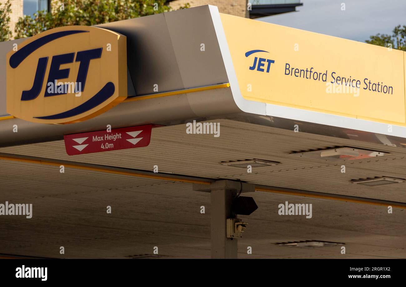 Jet petrol station in Brentford, London Stock Photo - Alamy