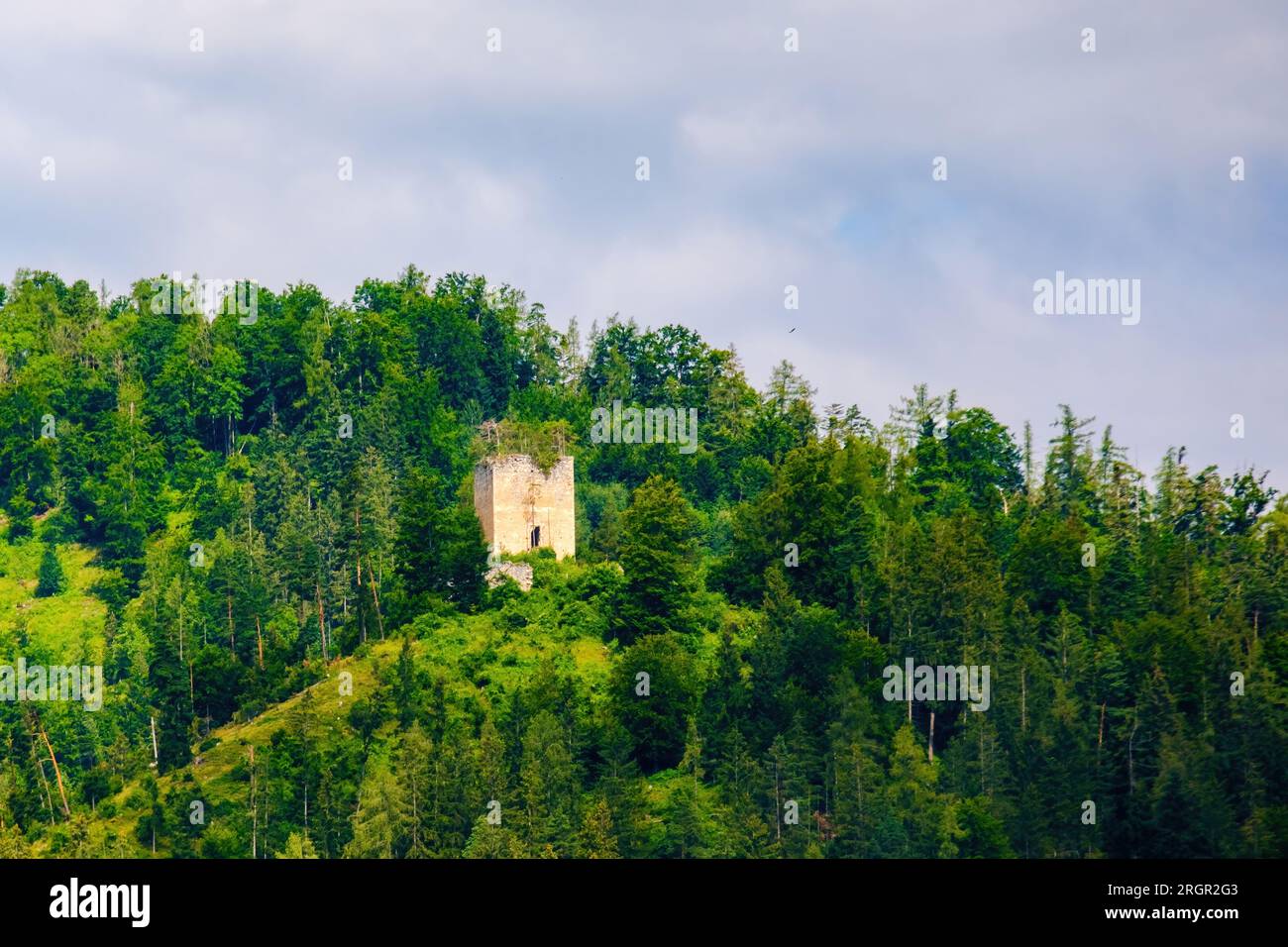 Destroyed castle hi-res stock photography and images - Alamy
