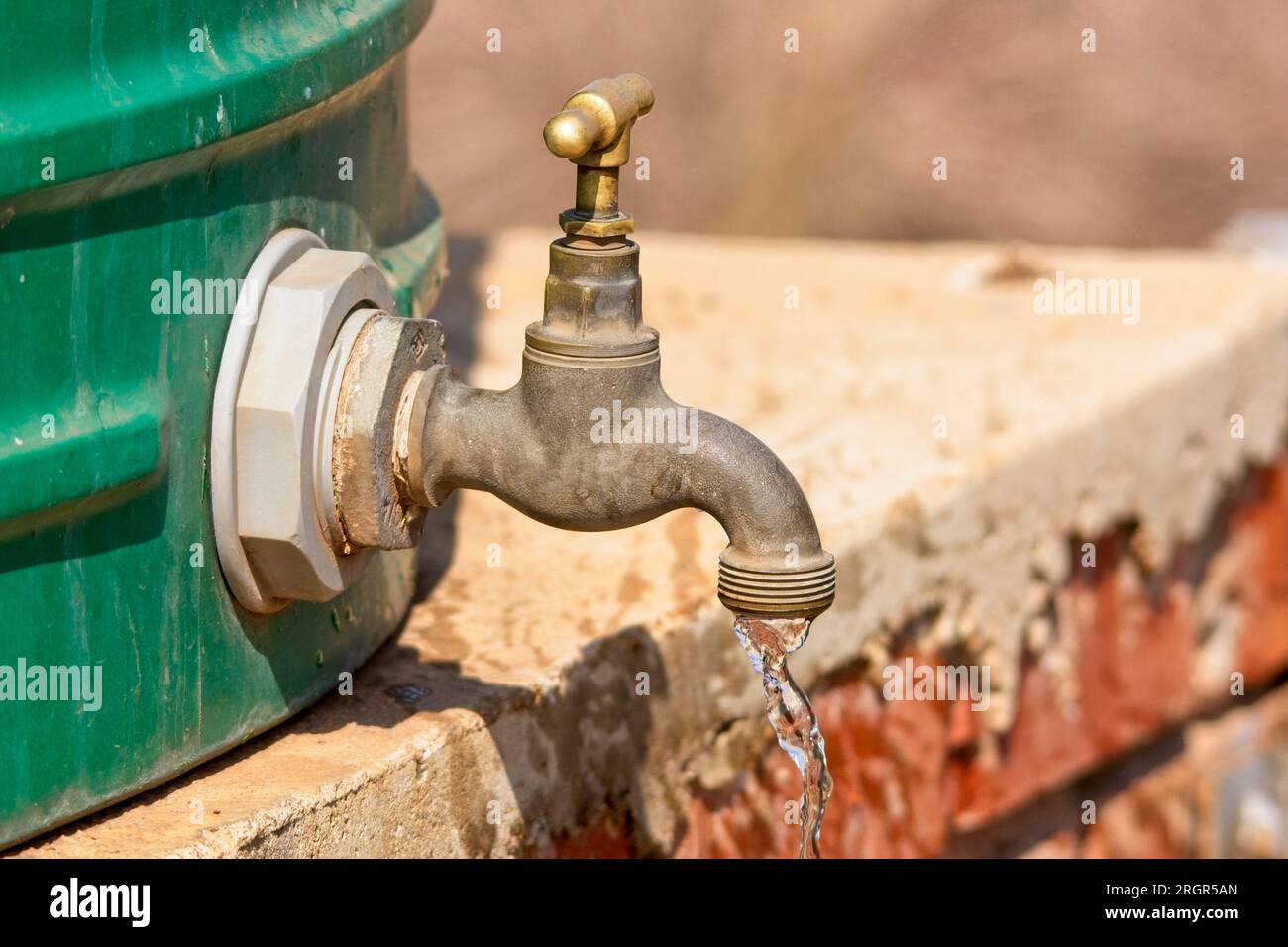 Tank tap hi-res stock photography and images - Alamy