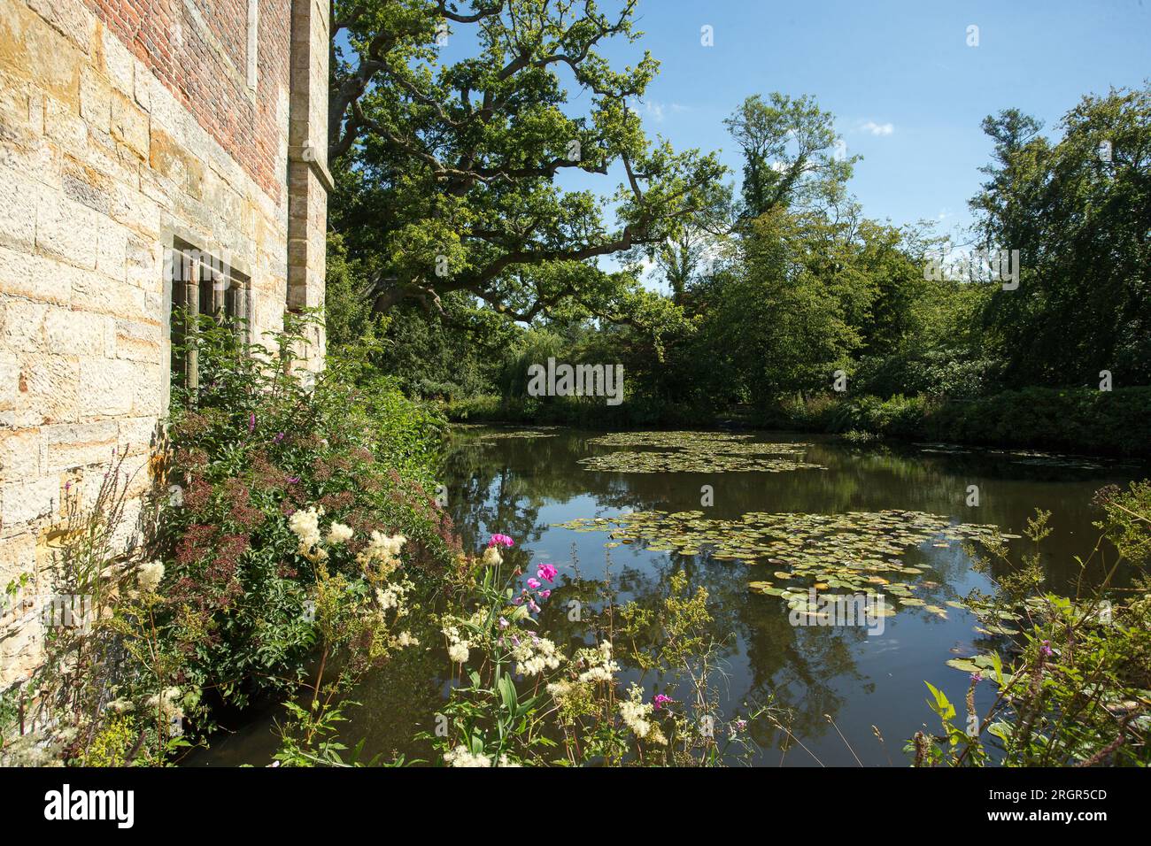 Scotney Castle House and gardens Stock Photo - Alamy