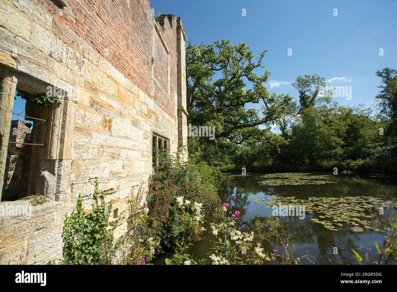 Scotney Castle House and gardens Stock Photo - Alamy