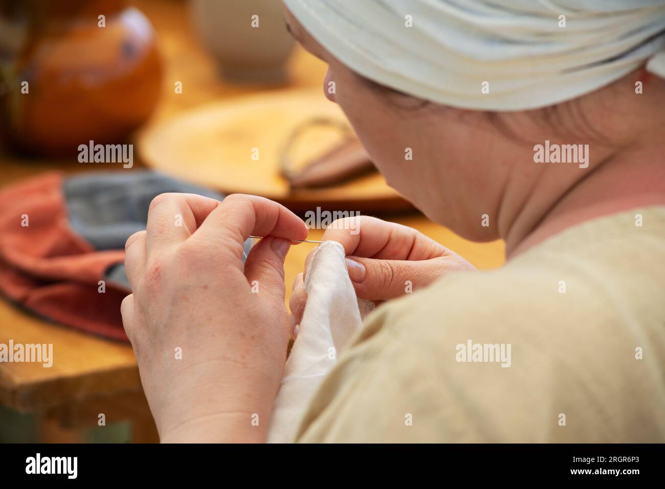 Hand sewing clothes hi-res stock photography and images - Alamy