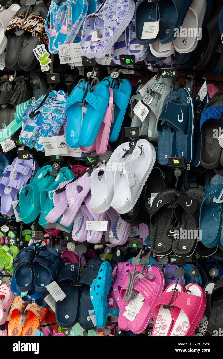 Slipper market stall hi-res stock photography and images - Alamy