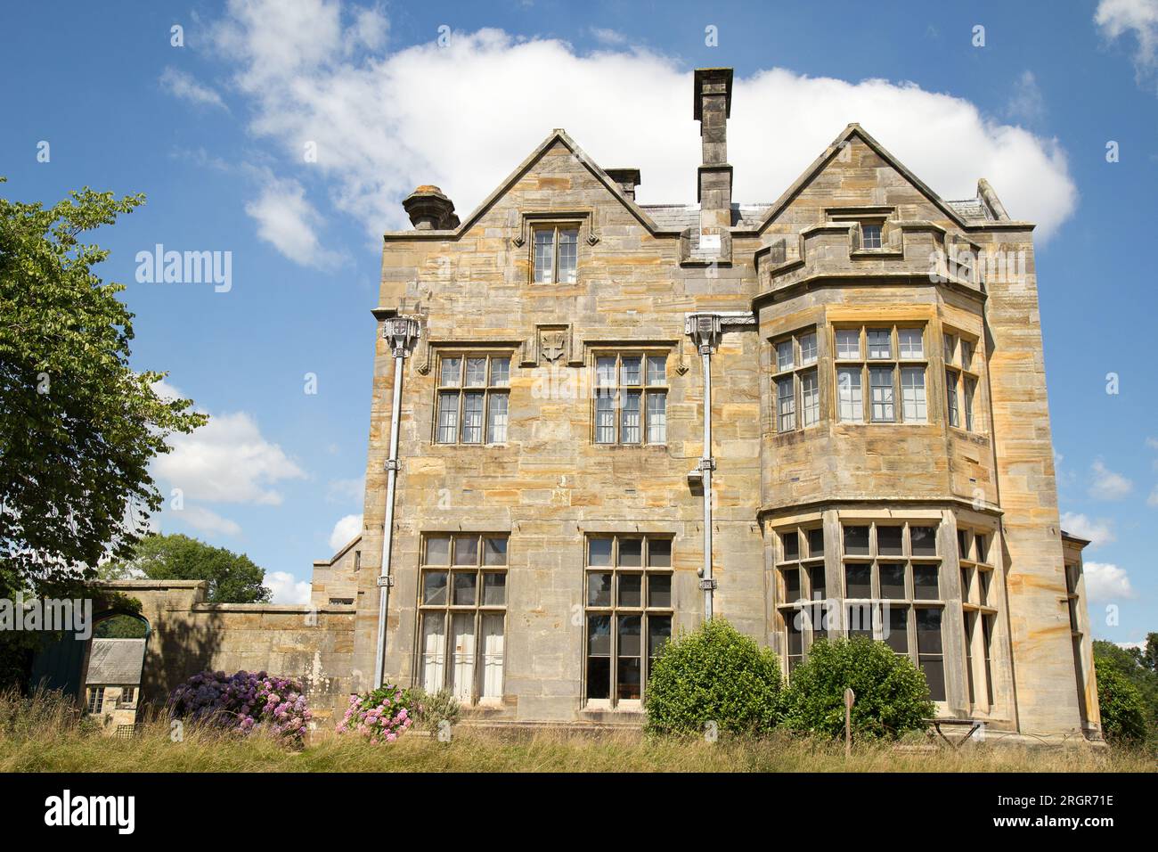 Scotney Castle House and gardens Stock Photo - Alamy