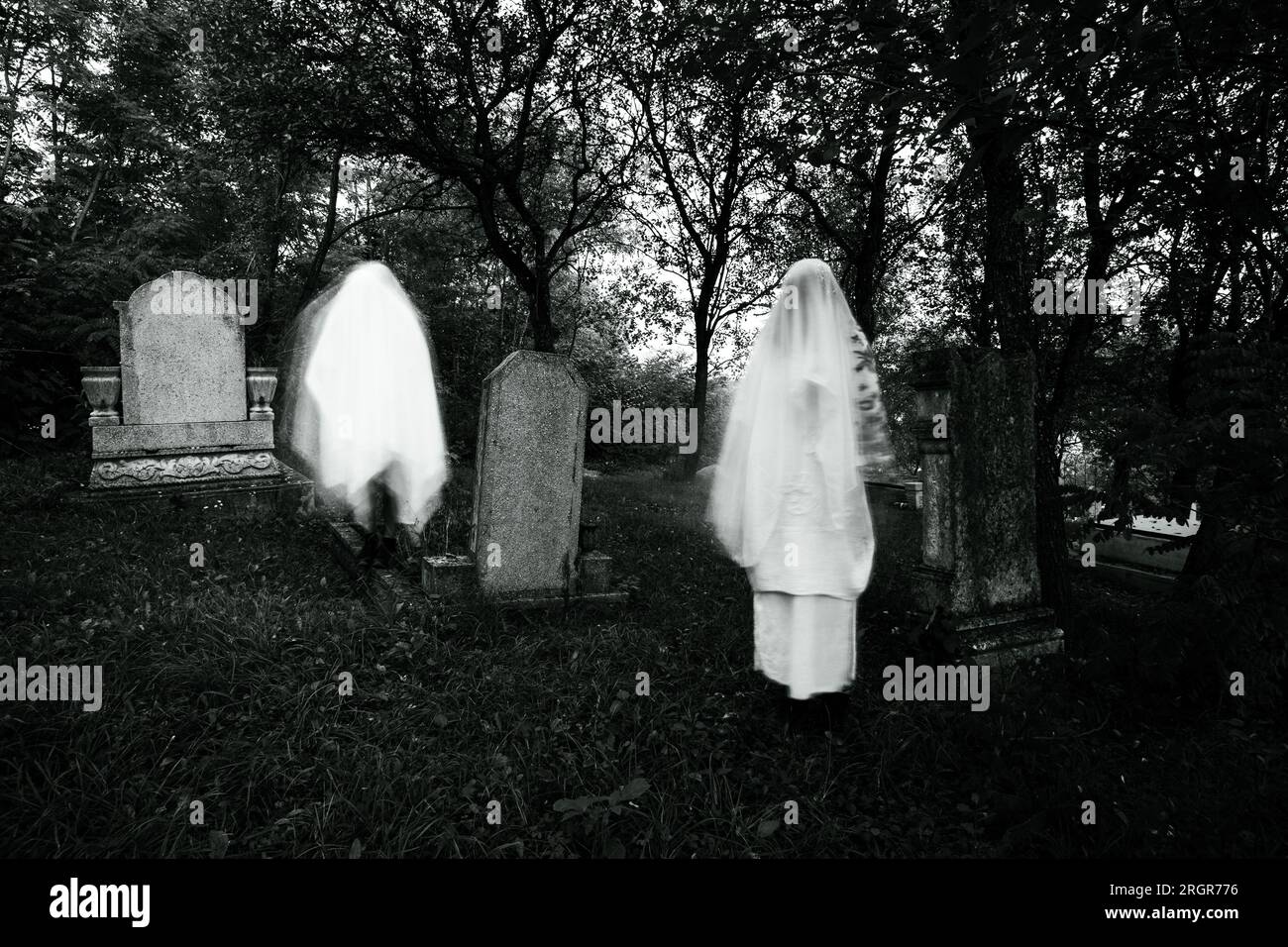 Ghost in cemetery hi-res stock photography and images - Alamy