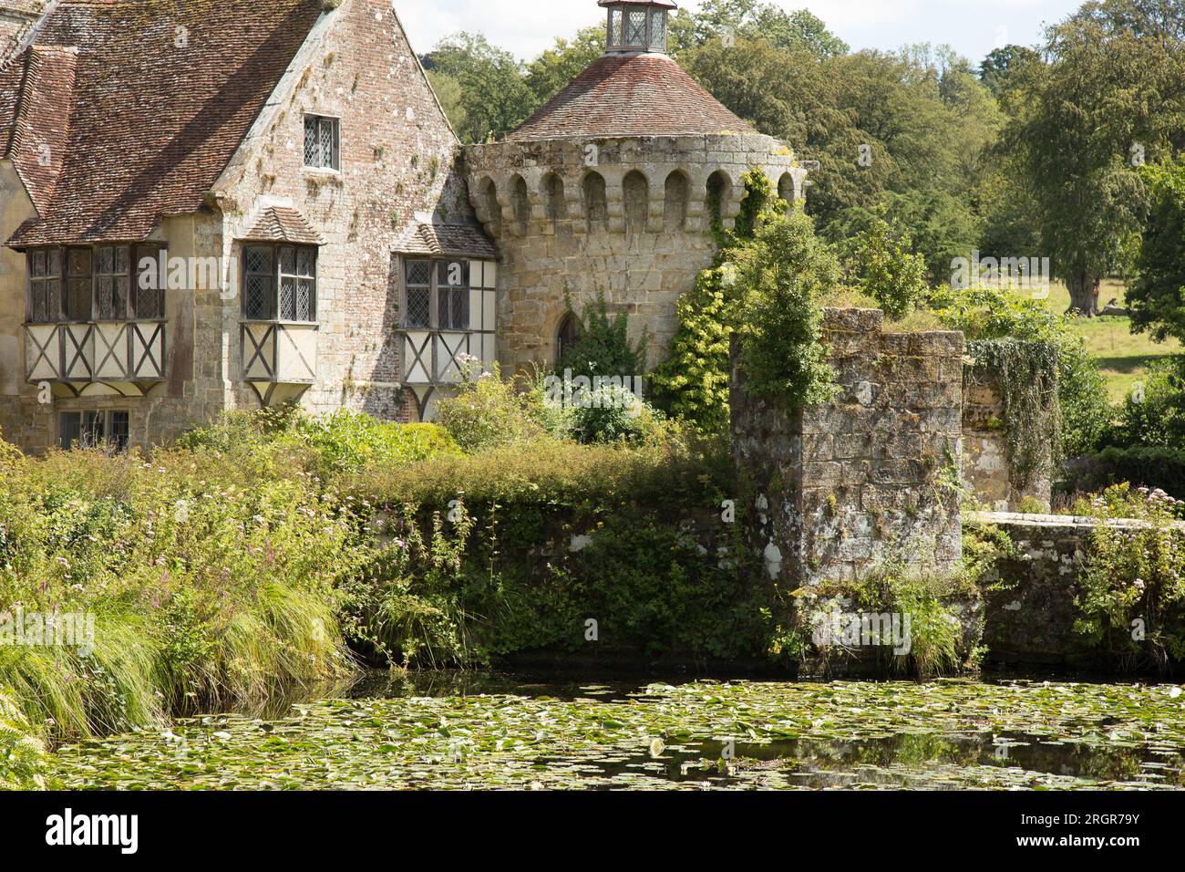 Scotney Castle House and gardens Stock Photo - Alamy