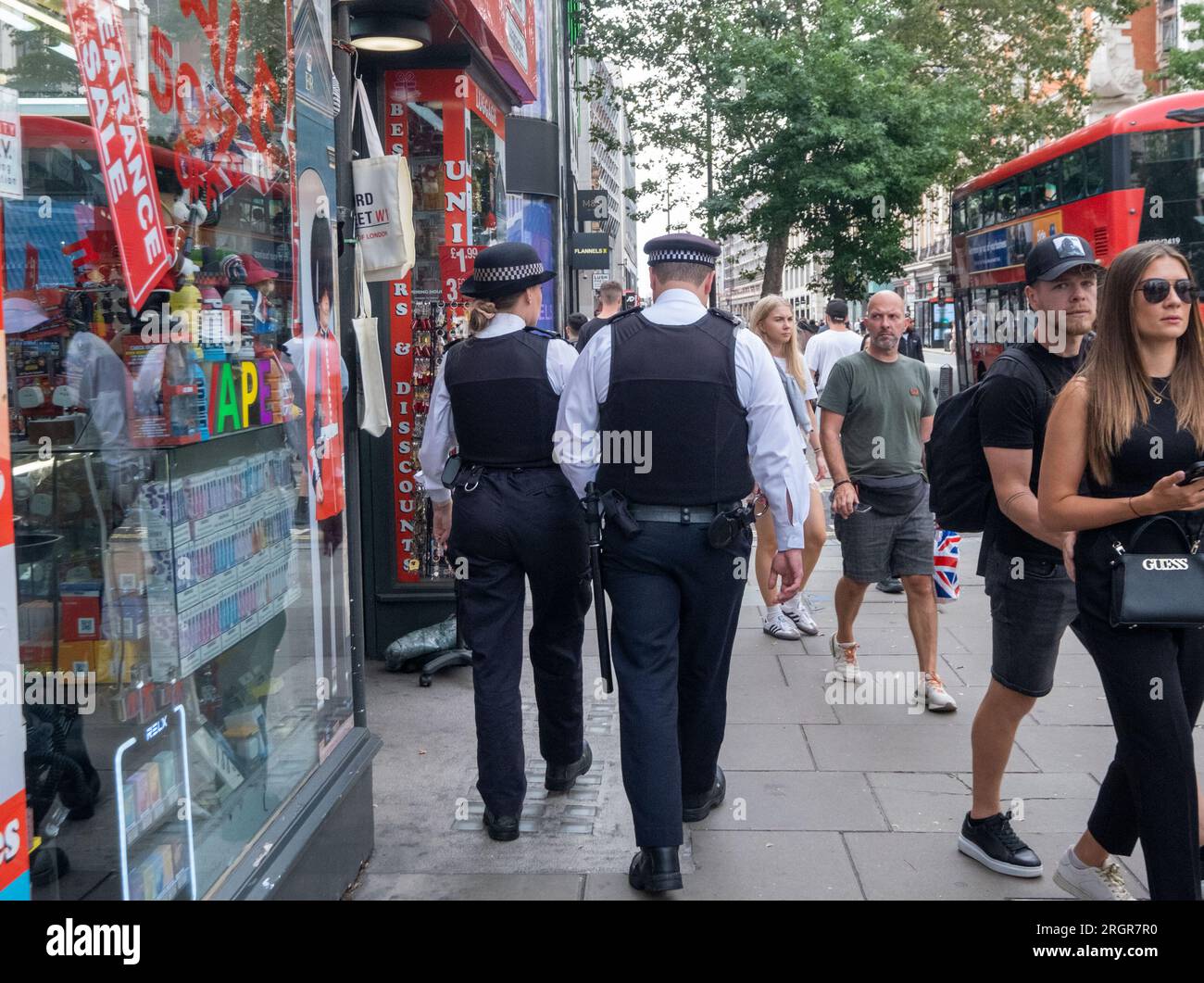 POLICE OXFORD STREET © Jeff Moore - Police officers patrol Oxford ...