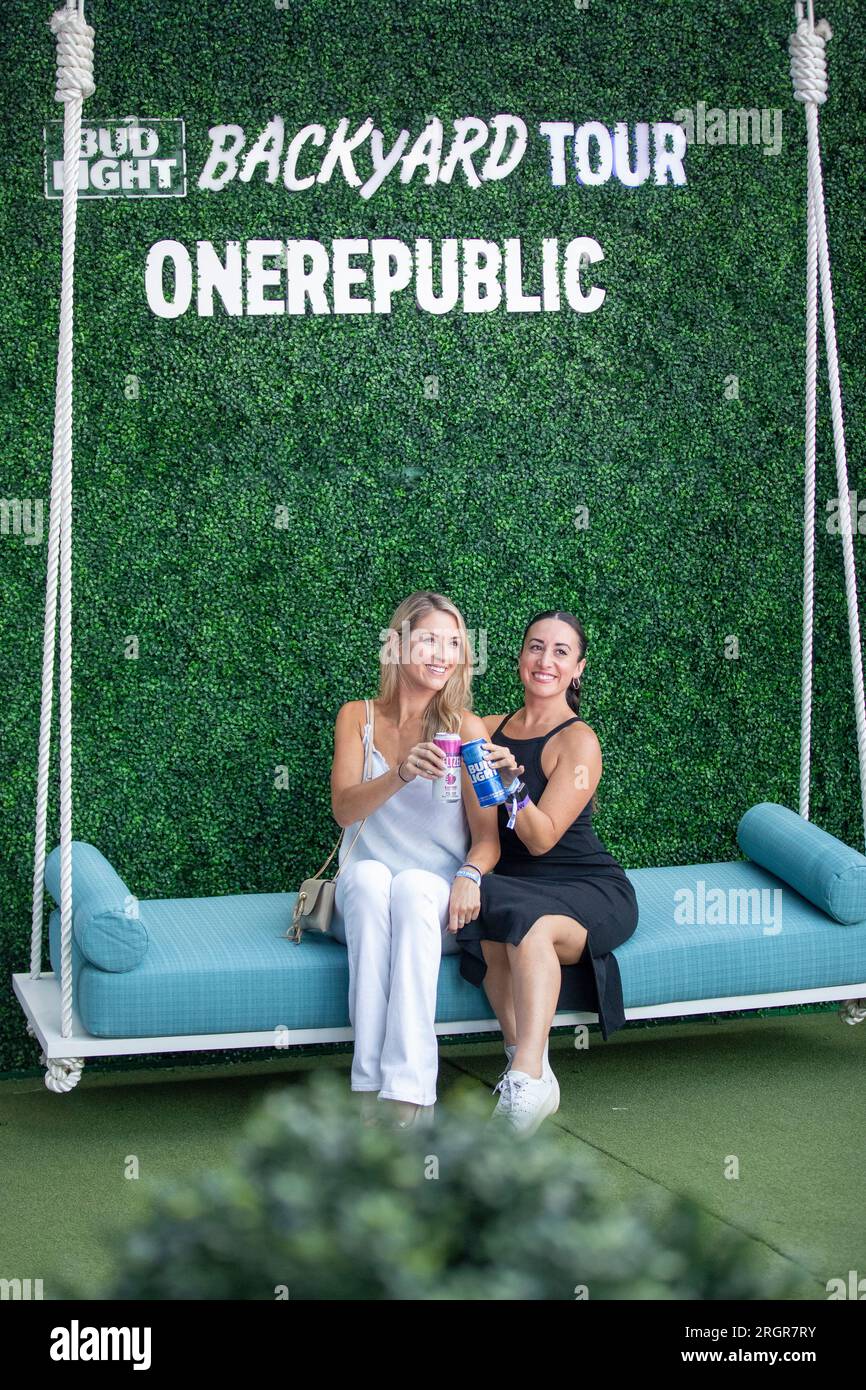 Bud light backyard tour hi-res stock photography and images - Alamy