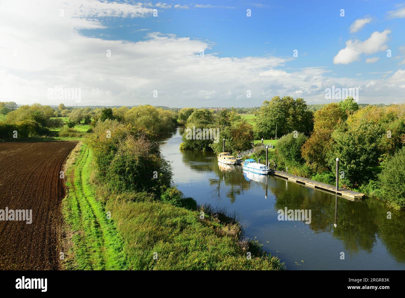 Boats moored beside the river Avon in the Avon Valley Country Park near ...