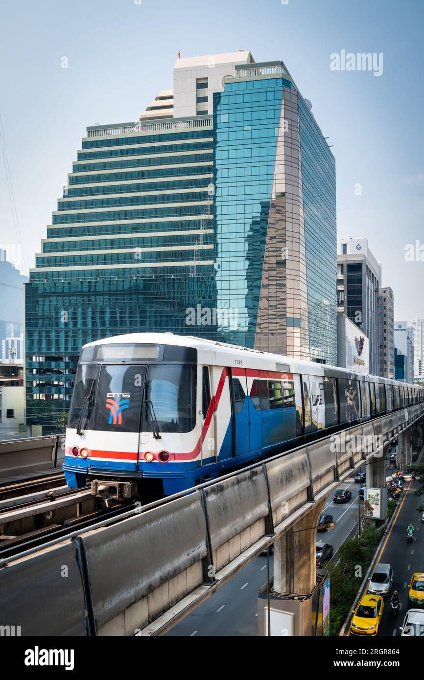 Sala daeng bts sky train station hi-res stock photography and images ...