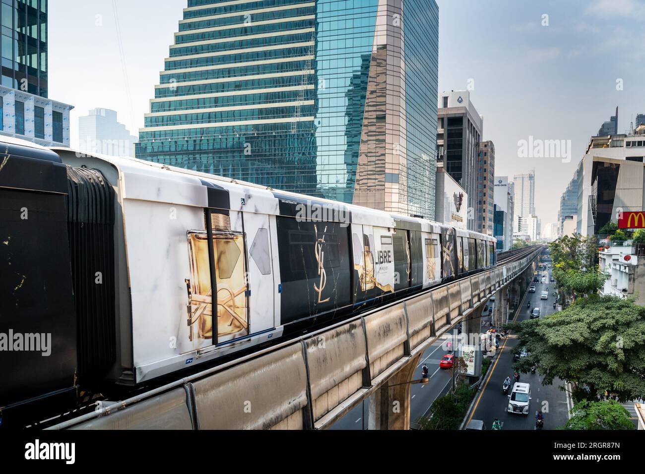Skytrain sala daeng station hi-res stock photography and images - Alamy