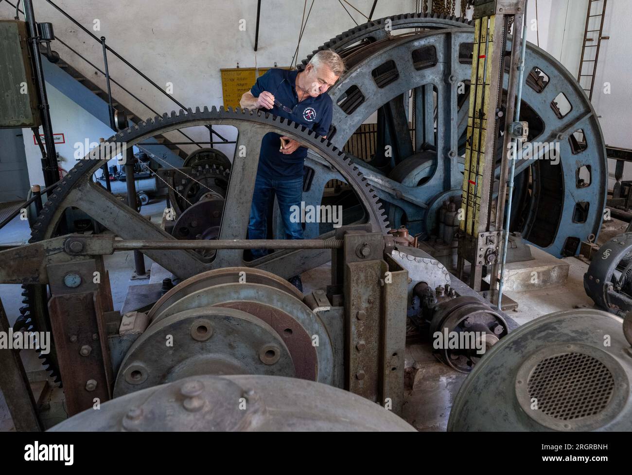 11 August 2023, Saxony, Freiberg: Jens Heinrich from the Förderverein ...