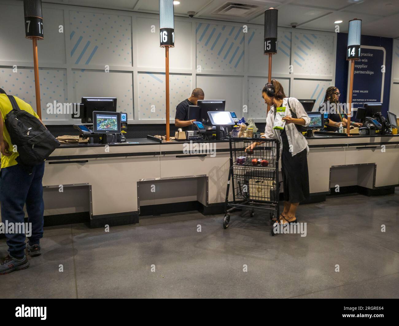 Cashier's check hi-res stock photography and images - Alamy