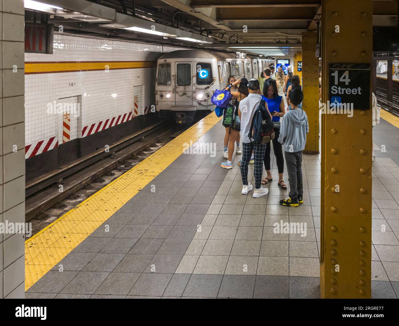 14th street subway hi-res stock photography and images - Alamy