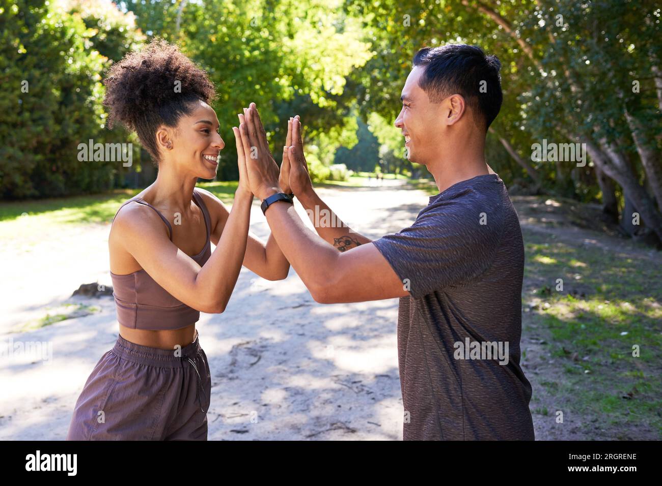 Double high five hi-res stock photography and images - Alamy