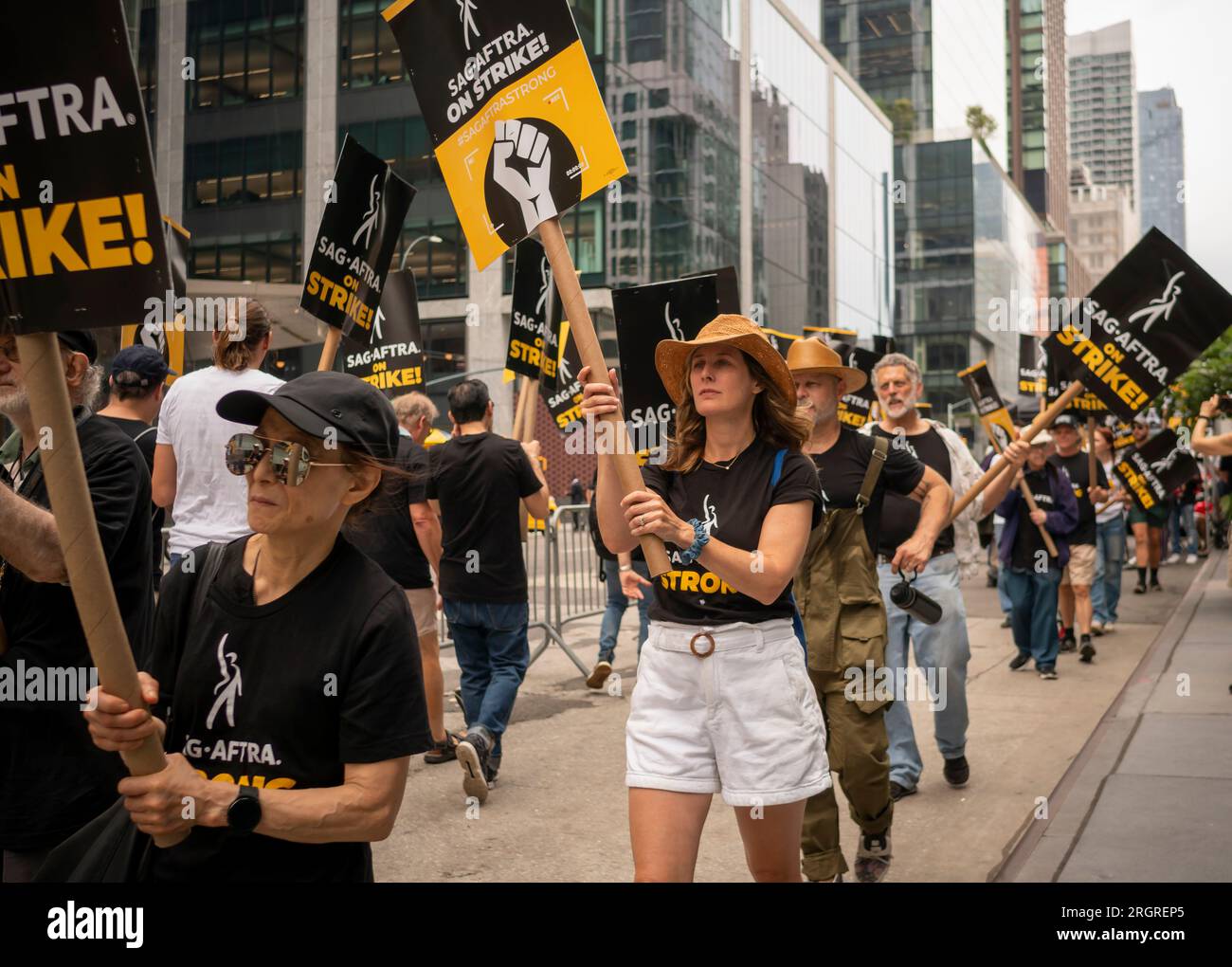 Screen actors strike hi-res stock photography and images - Alamy