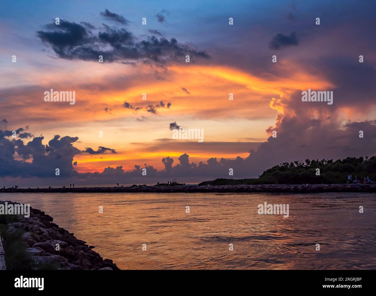 Pink clouds over sea hi-res stock photography and images - Alamy