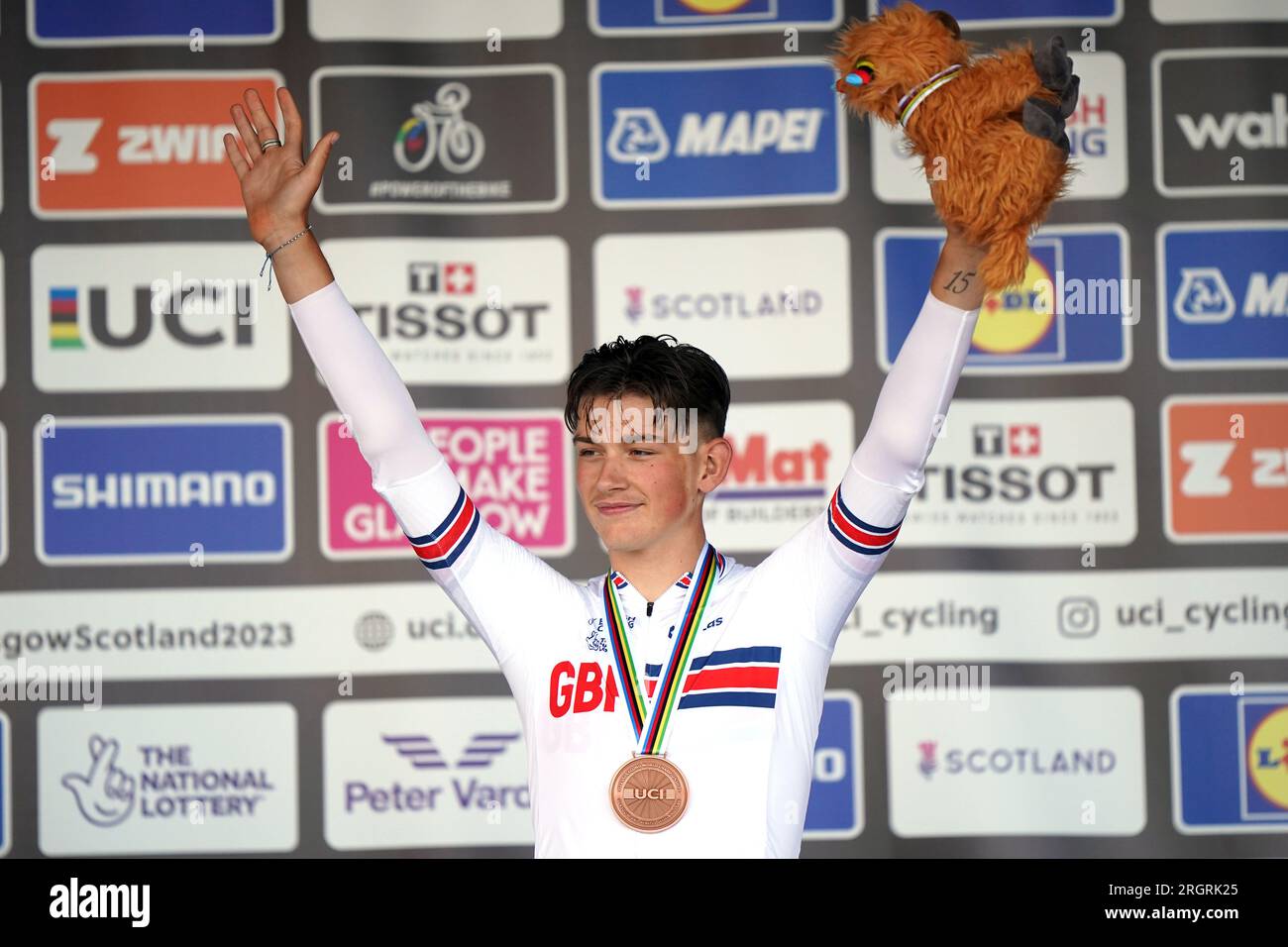 Great Britain's Joshua Tarling celebrates with the bronze medal after ...
