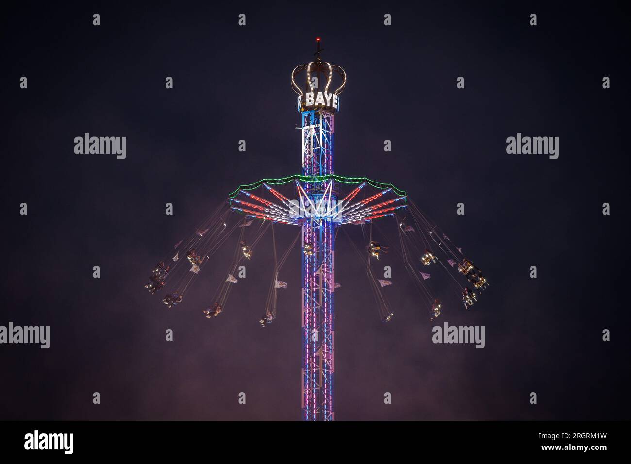 Vechta, Germany. 10th Aug, 2023. A chain carousel ("Bayern Tower ...