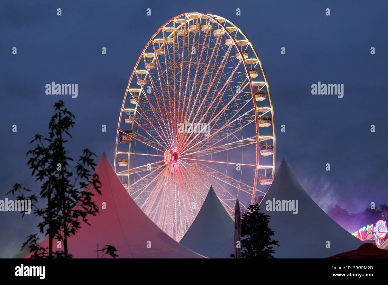 Vechta, Germany. 10th Aug, 2023. A Ferris wheel turns at the ...