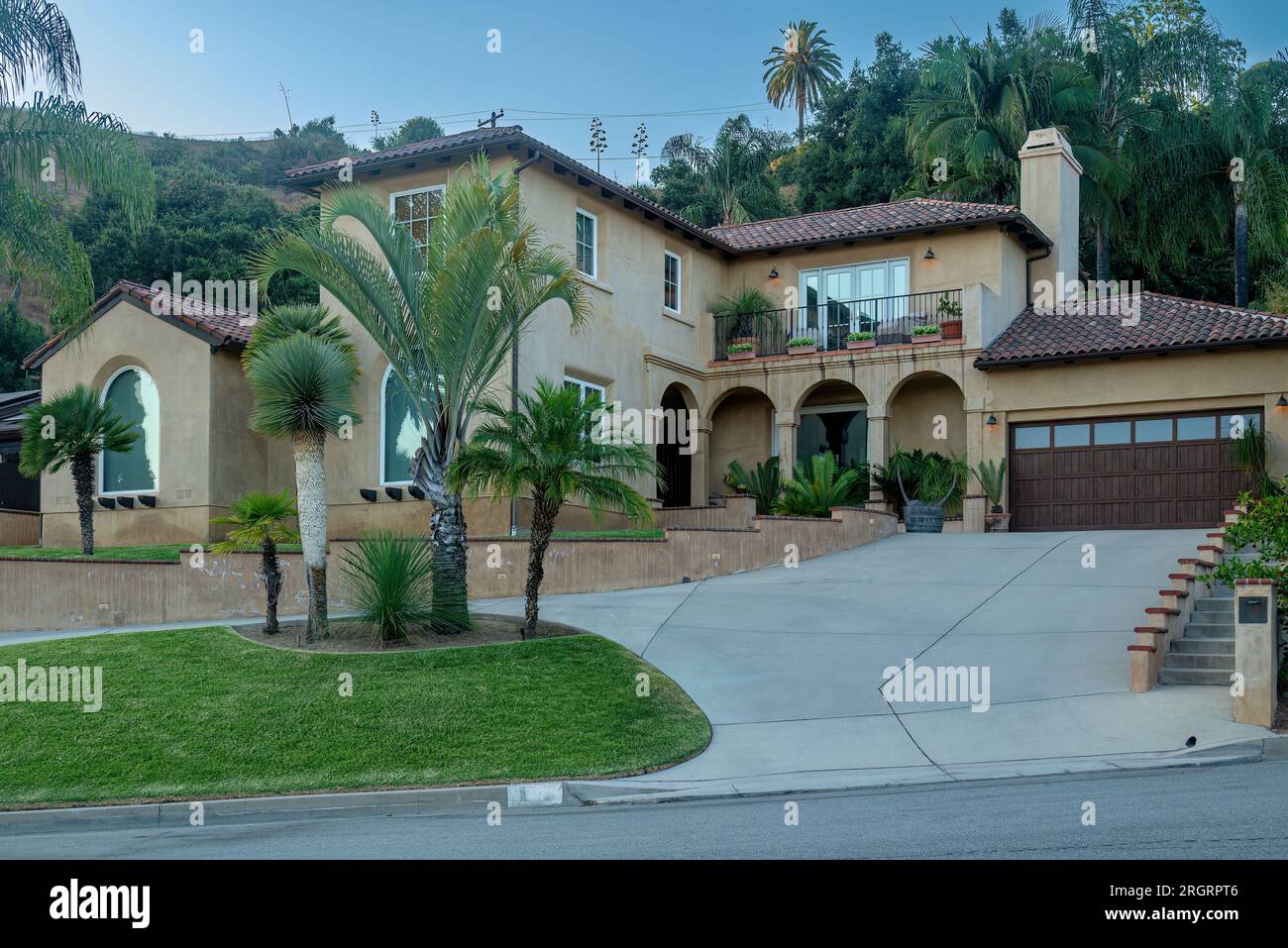 California mansion balcony hi-res stock photography and images - Alamy