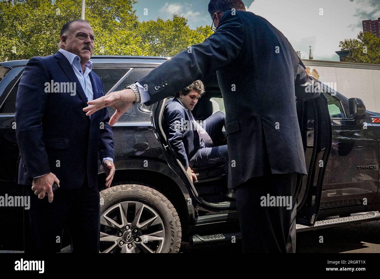 FTX founder Sam Bankman-Fried, center, arrives at Manhattan federal ...
