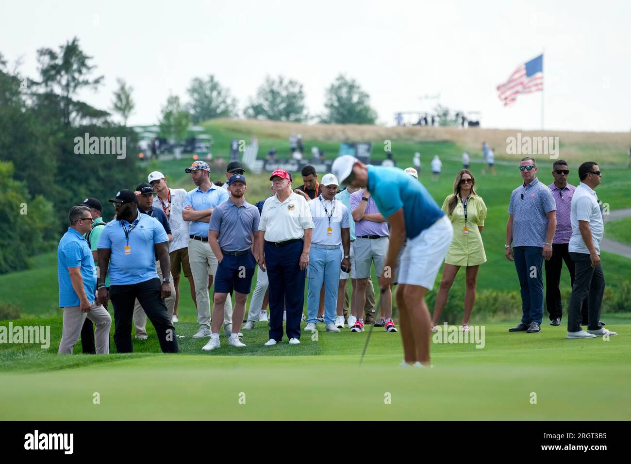 Former President Donald Trump, center, watches Henrik Stenson putt on ...