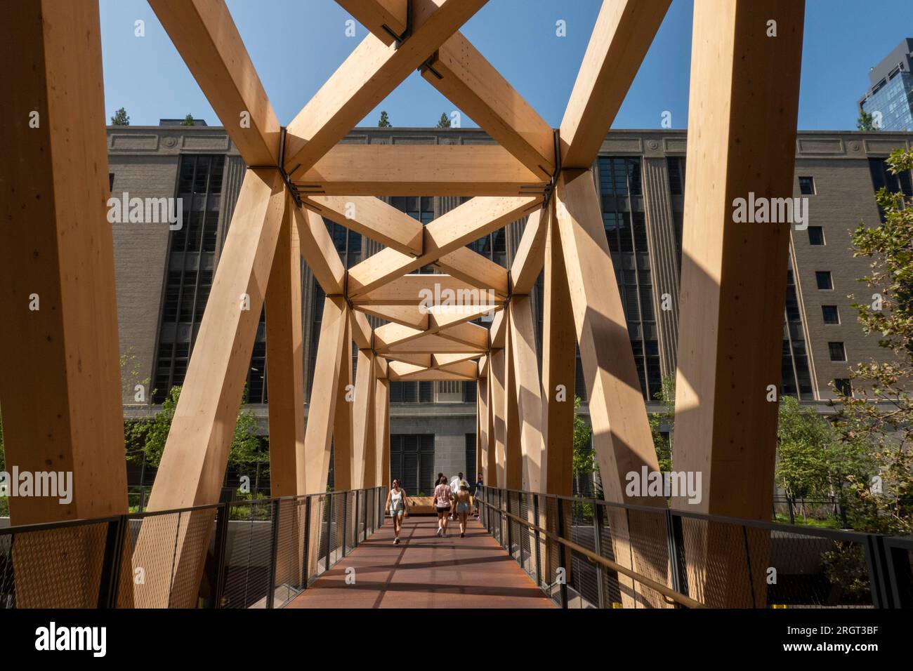 The timber truss bridge links the highline to Moynihan train hall on ...