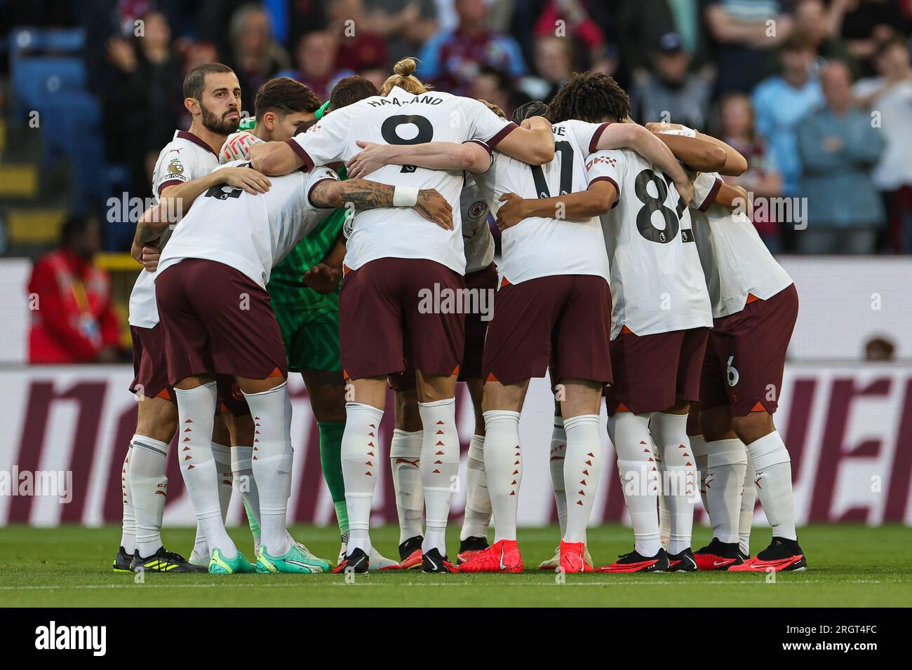 Manchester City team huddle ahead of the Premier League match Burnley ...