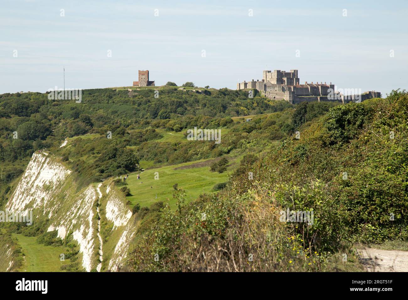 White cliffs dover castle hi-res stock photography and images - Alamy