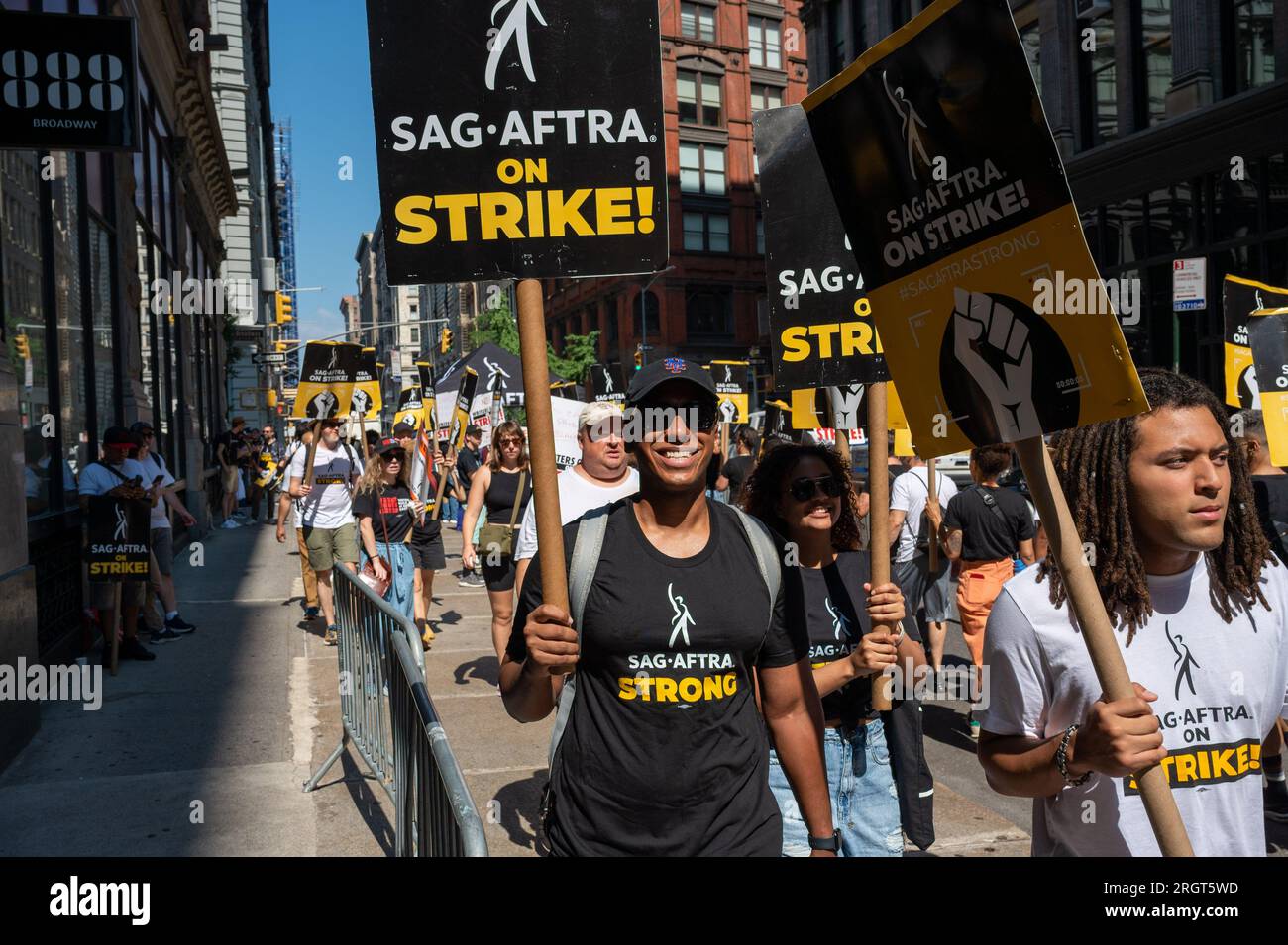 New York, USA. 11th Aug, 2023. Members of the SAG-AFTRA and WGA unions ...