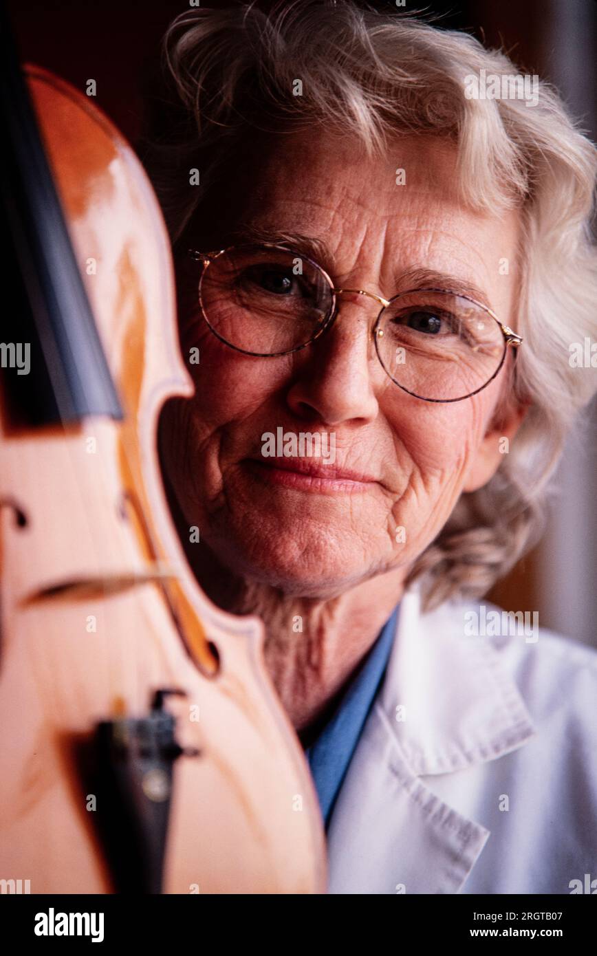 Female violin maker hi-res stock photography and images - Alamy