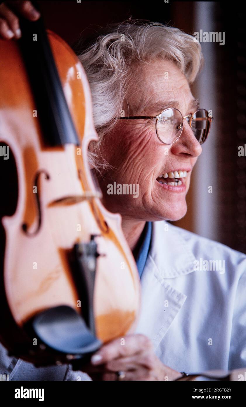 Female violin maker hi-res stock photography and images - Alamy