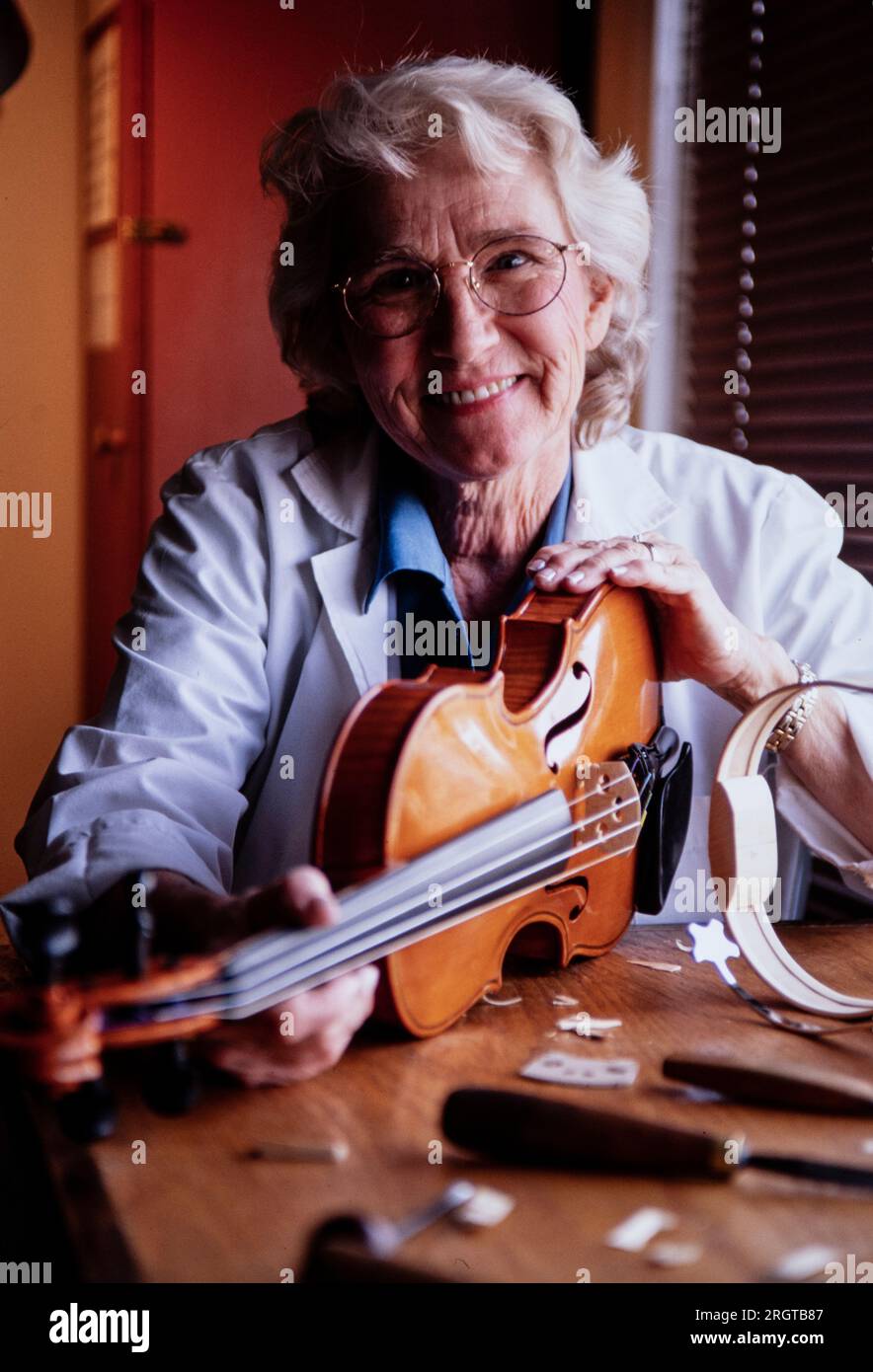Female violin maker hi-res stock photography and images - Alamy