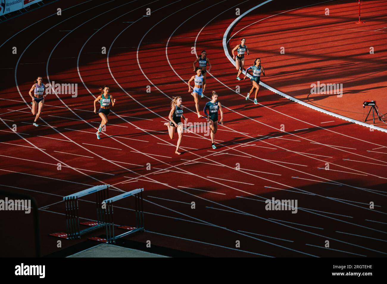 Dynamic 400m race hi-res stock photography and images - Alamy