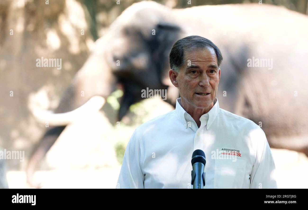 World association zoos aquariums hi-res stock photography and images ...