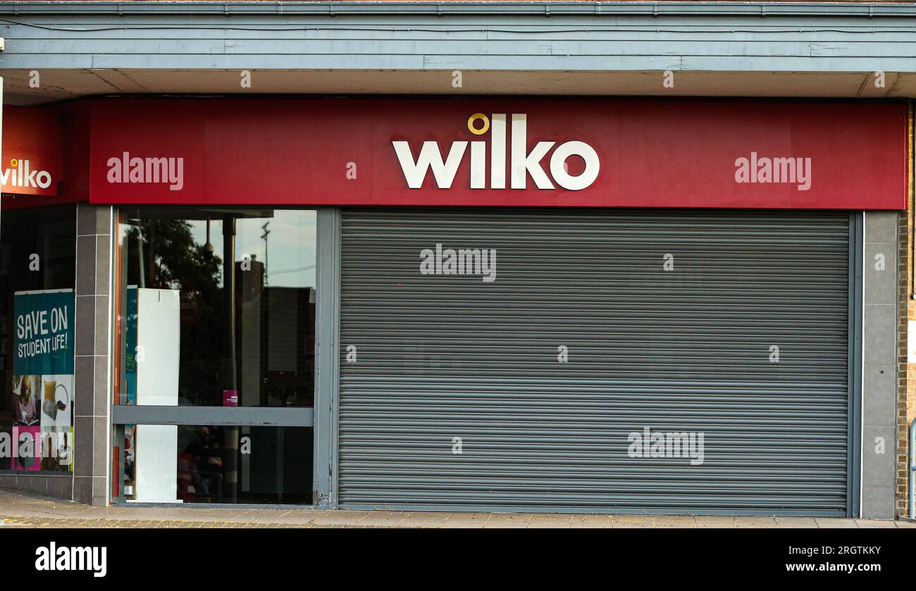 Stores shutters hi-res stock photography and images - Alamy