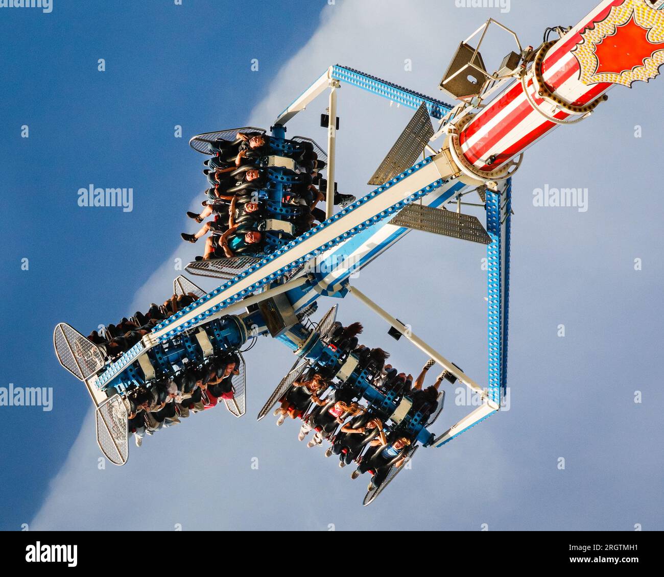Herne, Germany. 11th Aug, 2023. People on a thrill ride. The funfair on ...